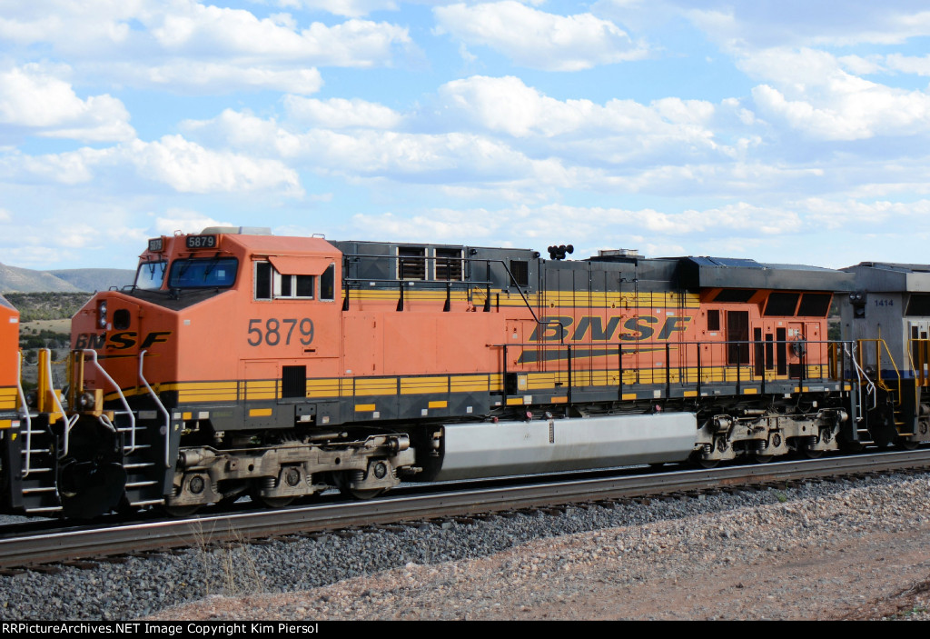 BNSF 5879